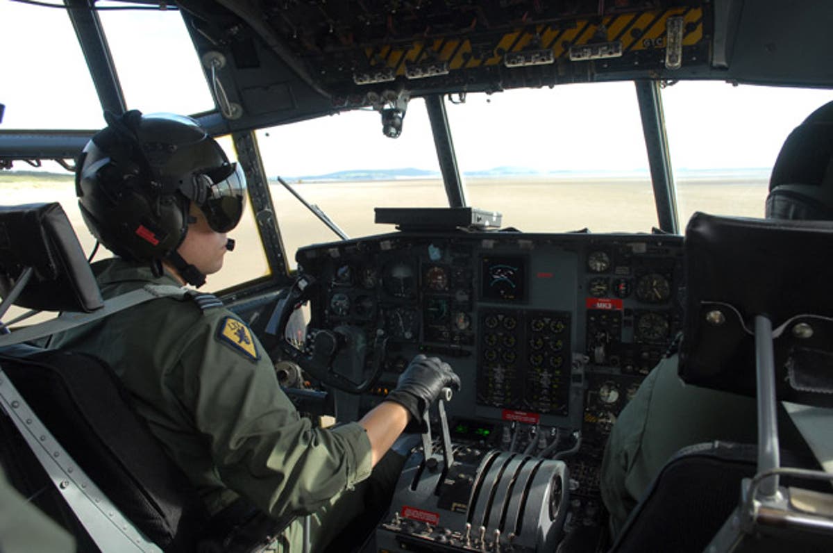 The RAF is recruiting - and offers training to high-flying candidates ...