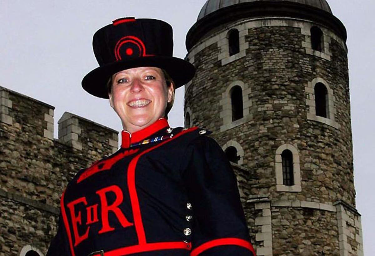 Beefeaters accused of bullying first woman warder | The Independent ...