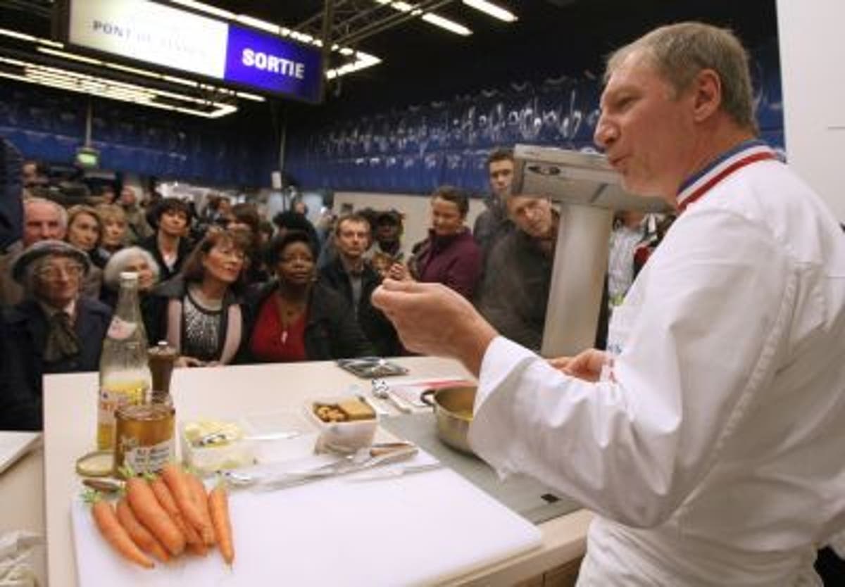 Three-star chefs cook up a treat in Paris subway | The Independent ...