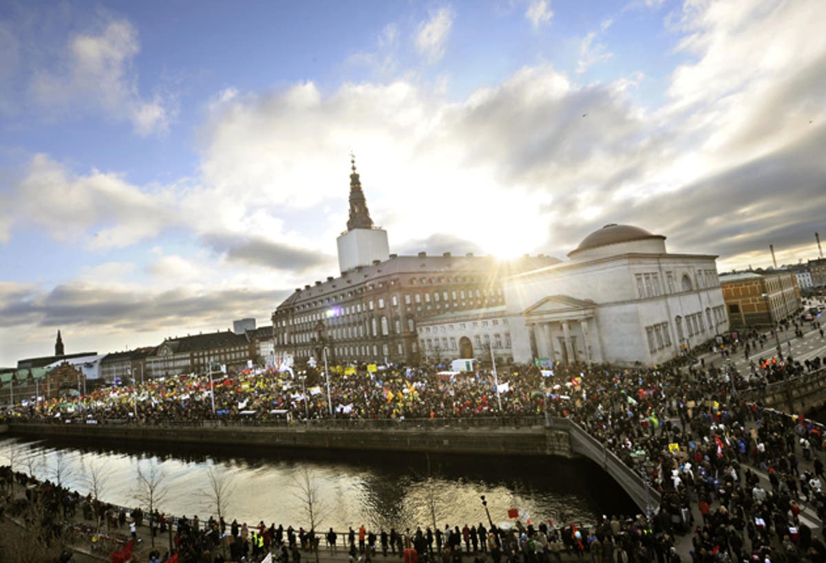 Tens of thousands stage world's largest climate march in Copenhagen ...
