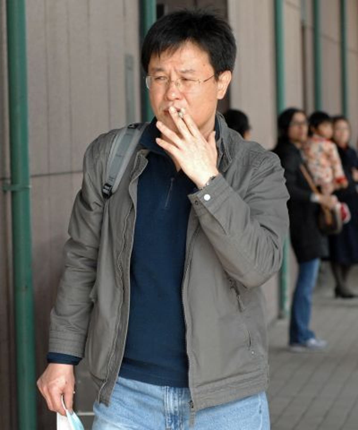 Taiwan aims to ban smoking while walking | The Independent | The ...