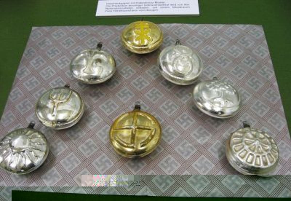 Swastikas on the tree: how the Nazis stole Christmas | The Independent ...