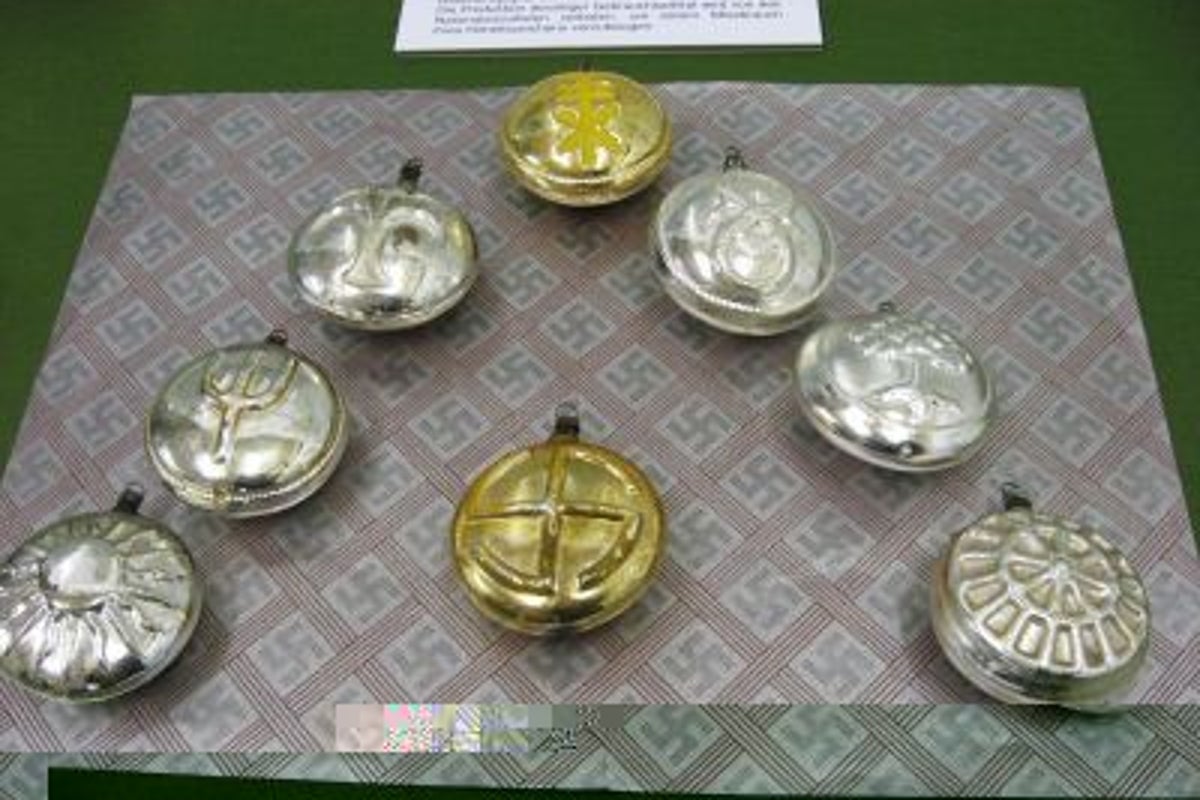 Swastikas on the tree: how the Nazis stole Christmas | The Independent ...