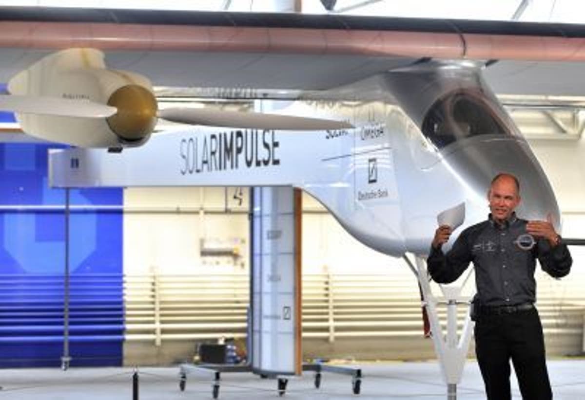 Swiss pilots aim to circle world in a solar-powered plane | The ...