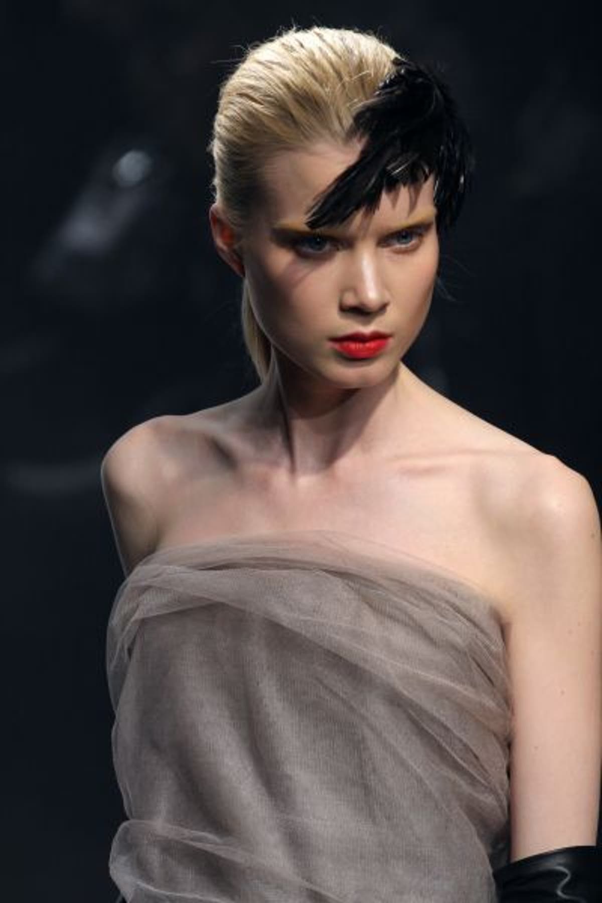 Weekly beauty tutorials: recreate 2010's trend hairstyles | The ...