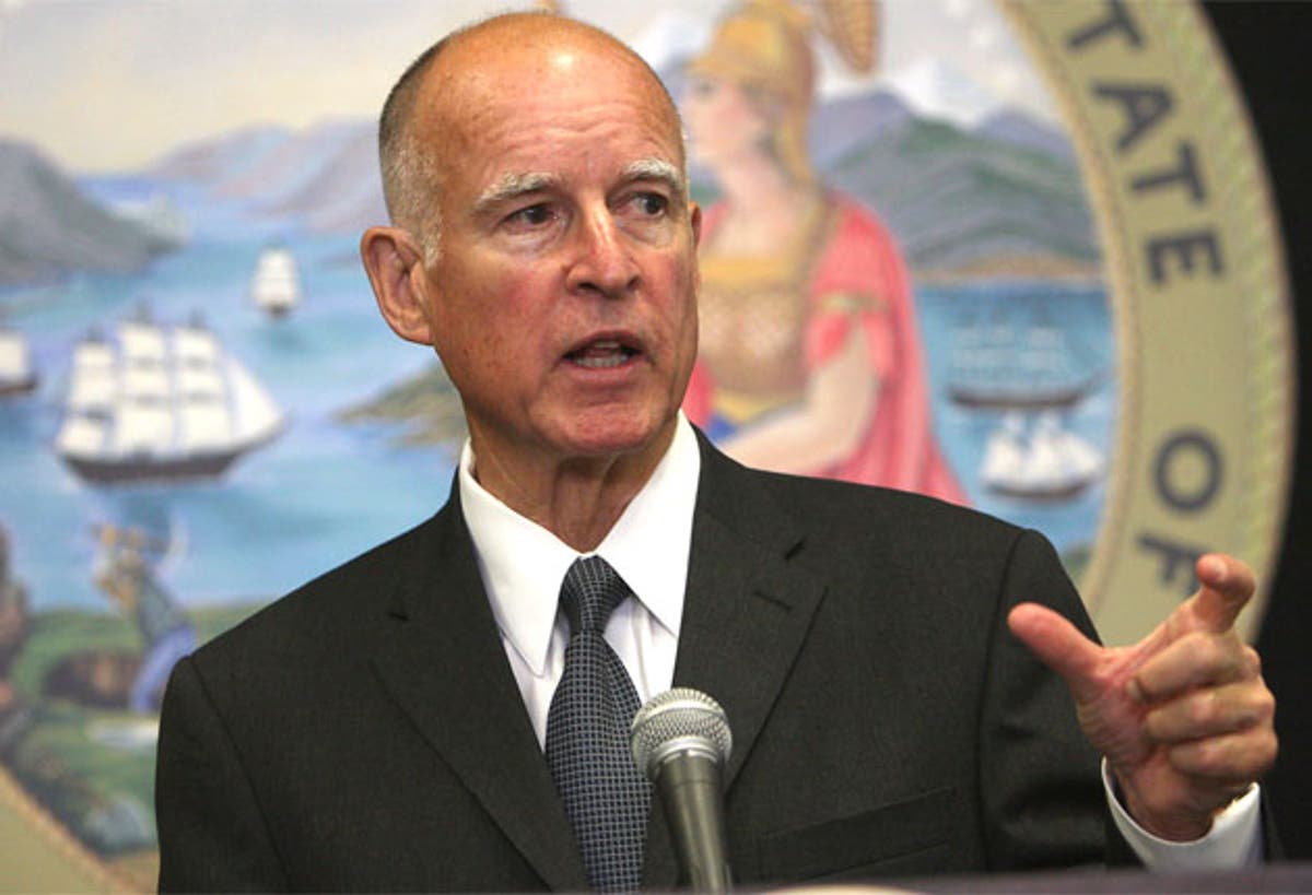 As the age of Arnie ends, Governor Moonbeam bids for return to power ...