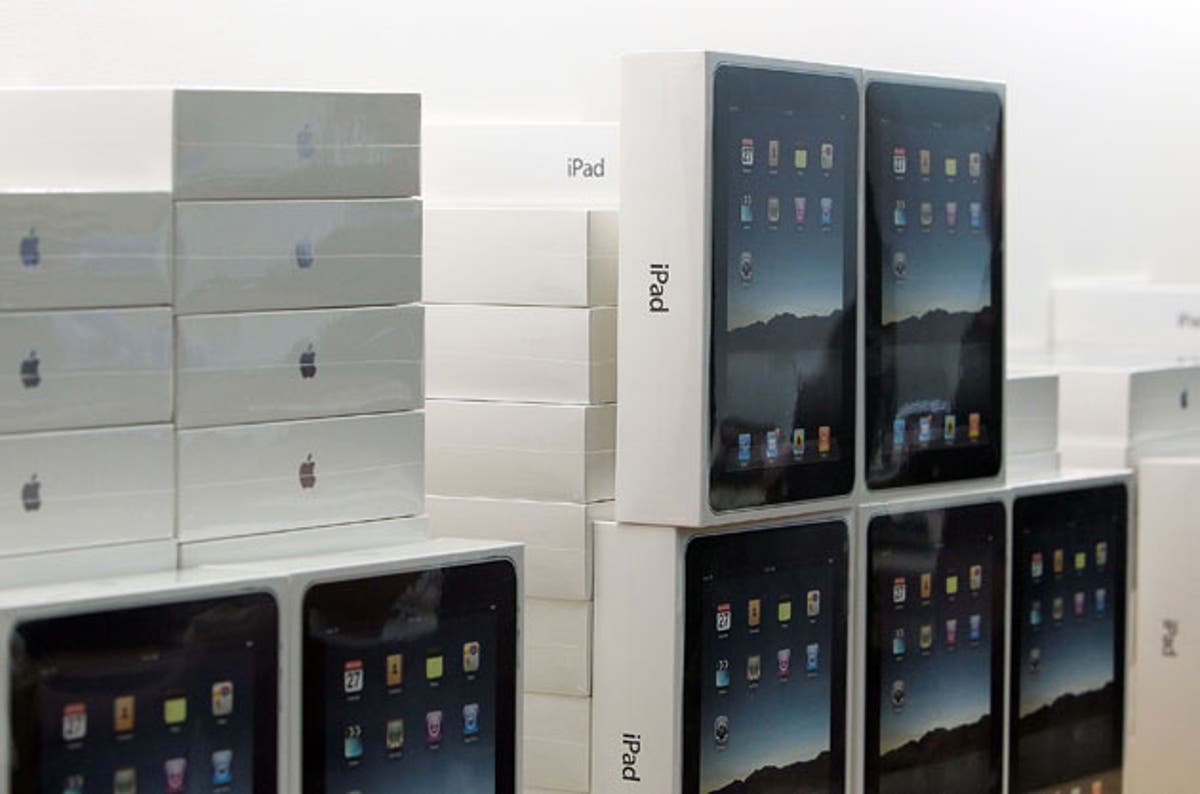 Apple sells over 300,000 iPads on debut | The Independent | The Independent