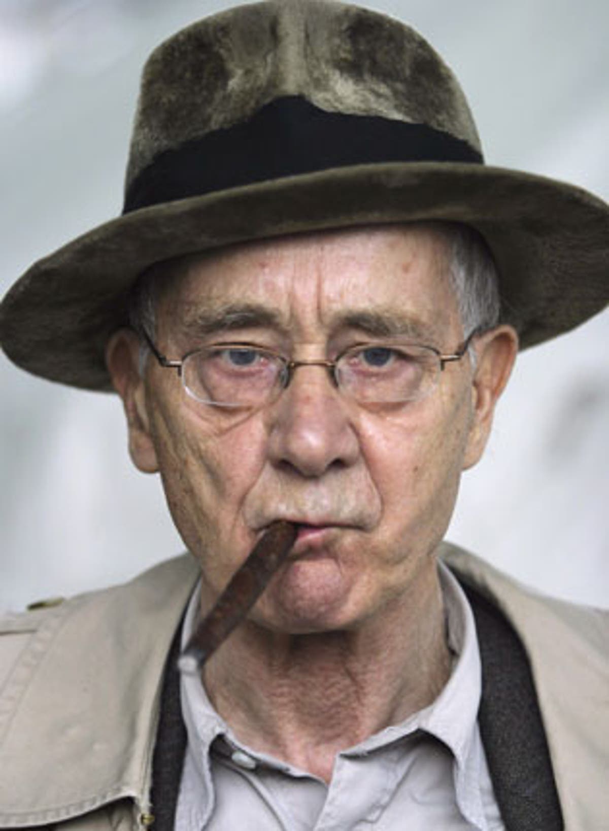 Alan Sillitoe, chronicler of working-class life, dies | The Independent ...