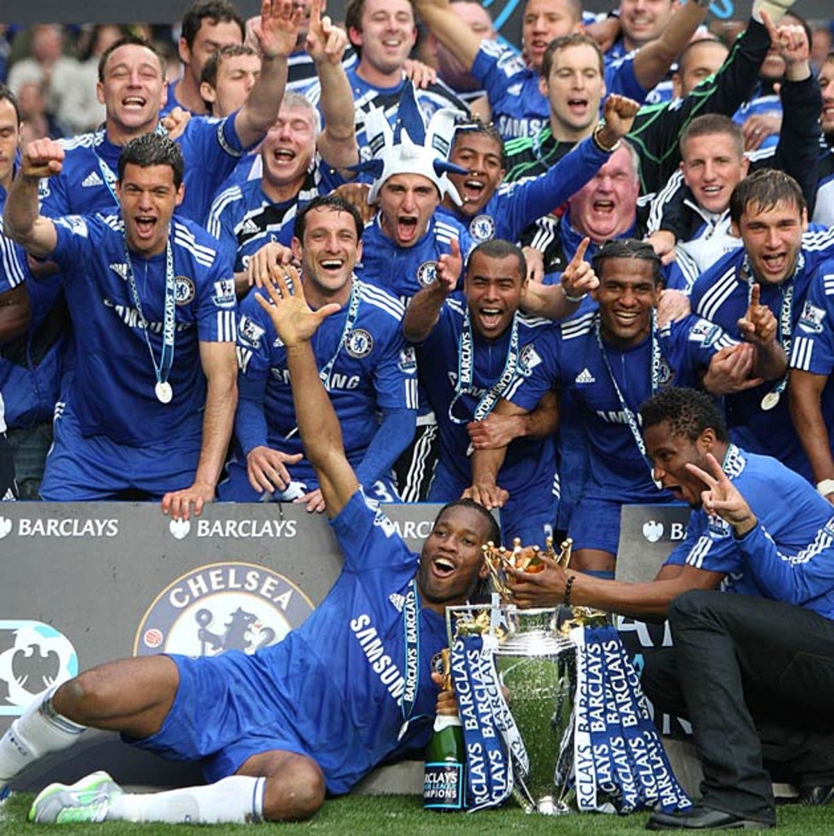 Drogba's treble ensures gleeful Chelsea secure their crown in ruthless ...