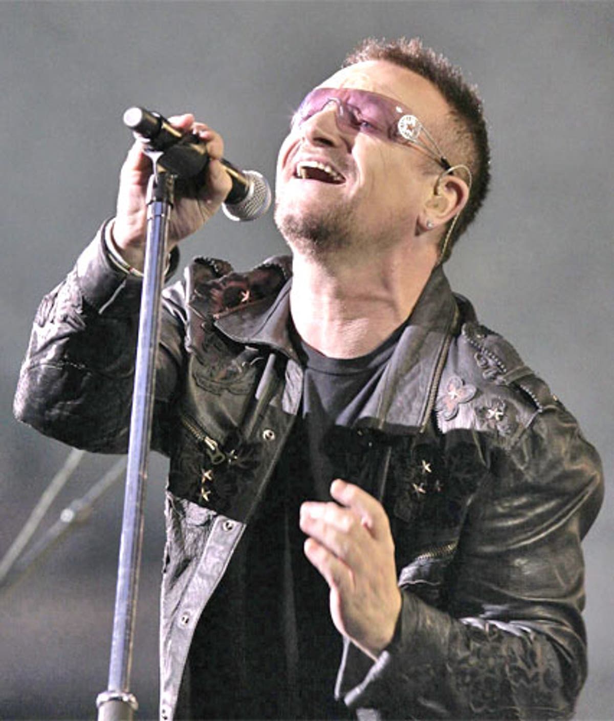 Bono's injured back forces U2 to pull out of Glastonbury | The ...
