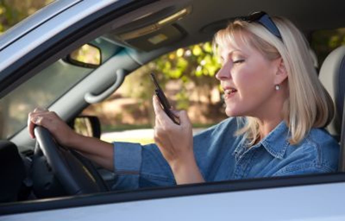 Americans back driving-while-texting ban | The Independent | The ...