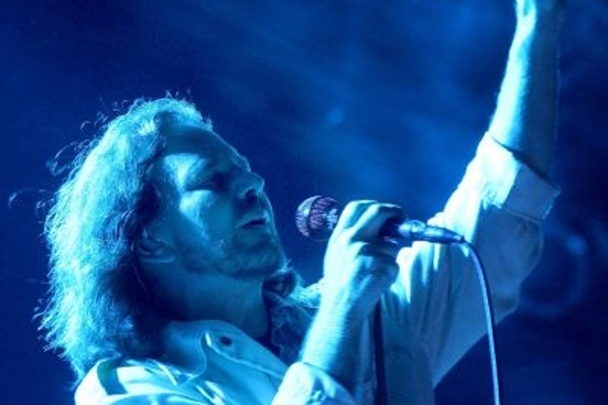 Pearl Jam announces new live album release date | The Independent | The ...