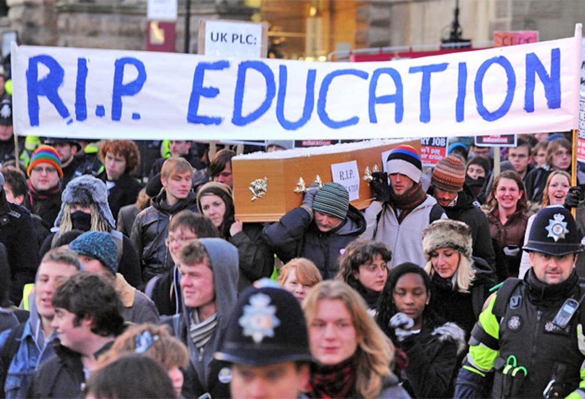 Thousands gather for fees protest at Parliament | The Independent | The ...