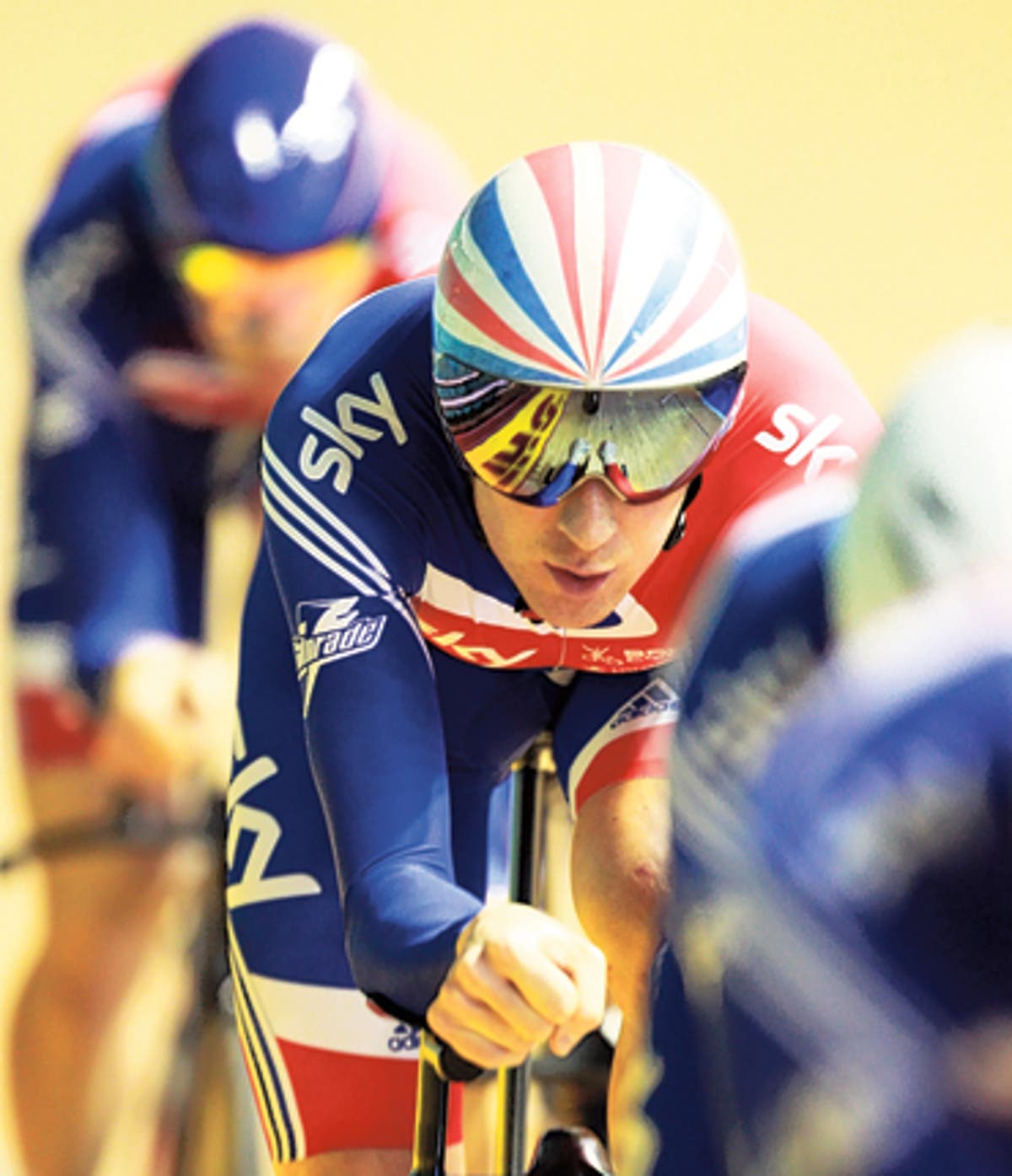 Cycling: Wiggins goes temporarily off road to keep Olympic ambition on ...