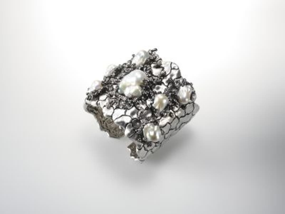 Hong Kong jewel fair aims to open up China's riches | The Independent ...