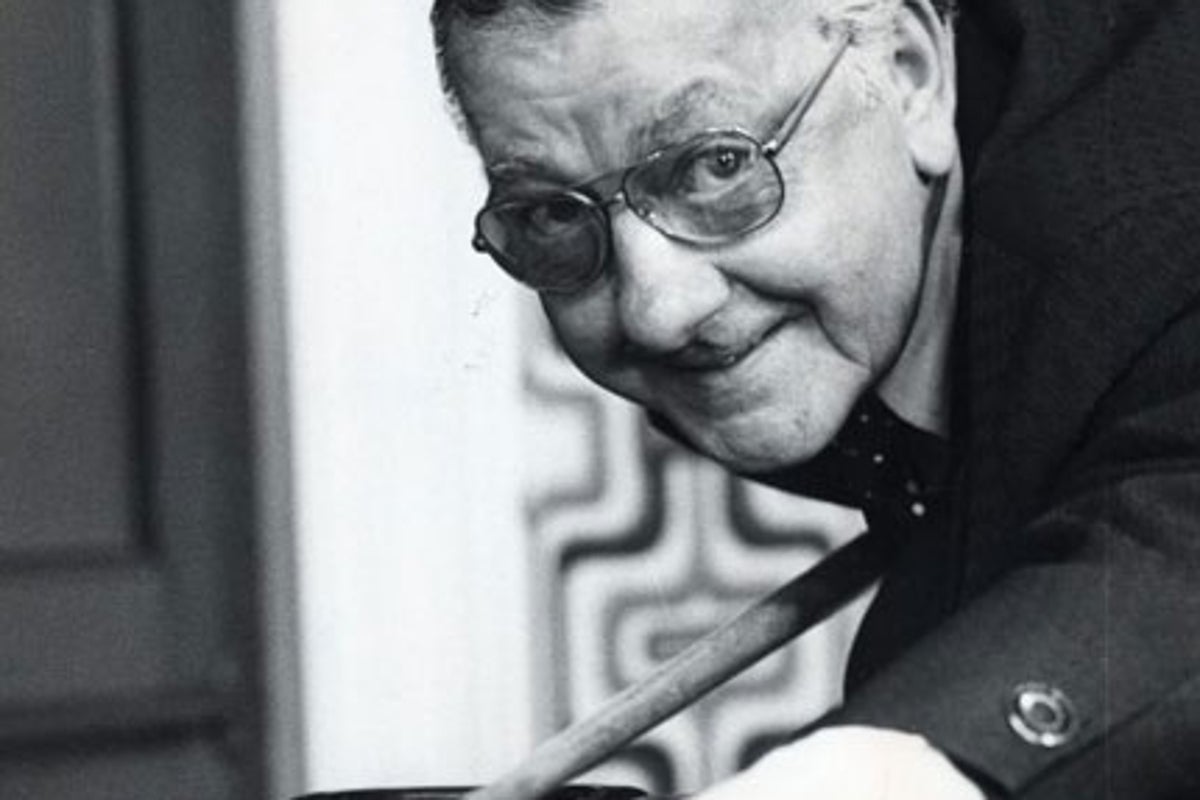 Ted Lowe: ‘Whispering Ted’, the voice of snooker for half a century ...