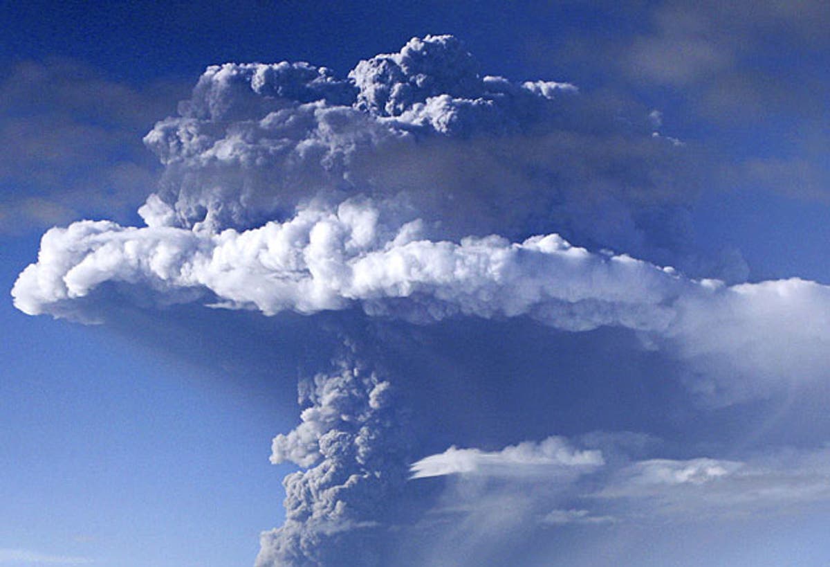 Scientists reveal glass particles 'from ash cloud' | The Independent ...