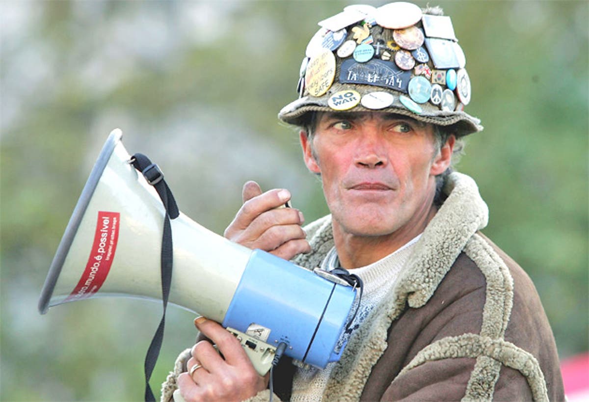 Anti-war campaigner Brian Haw dies | The Independent | The Independent