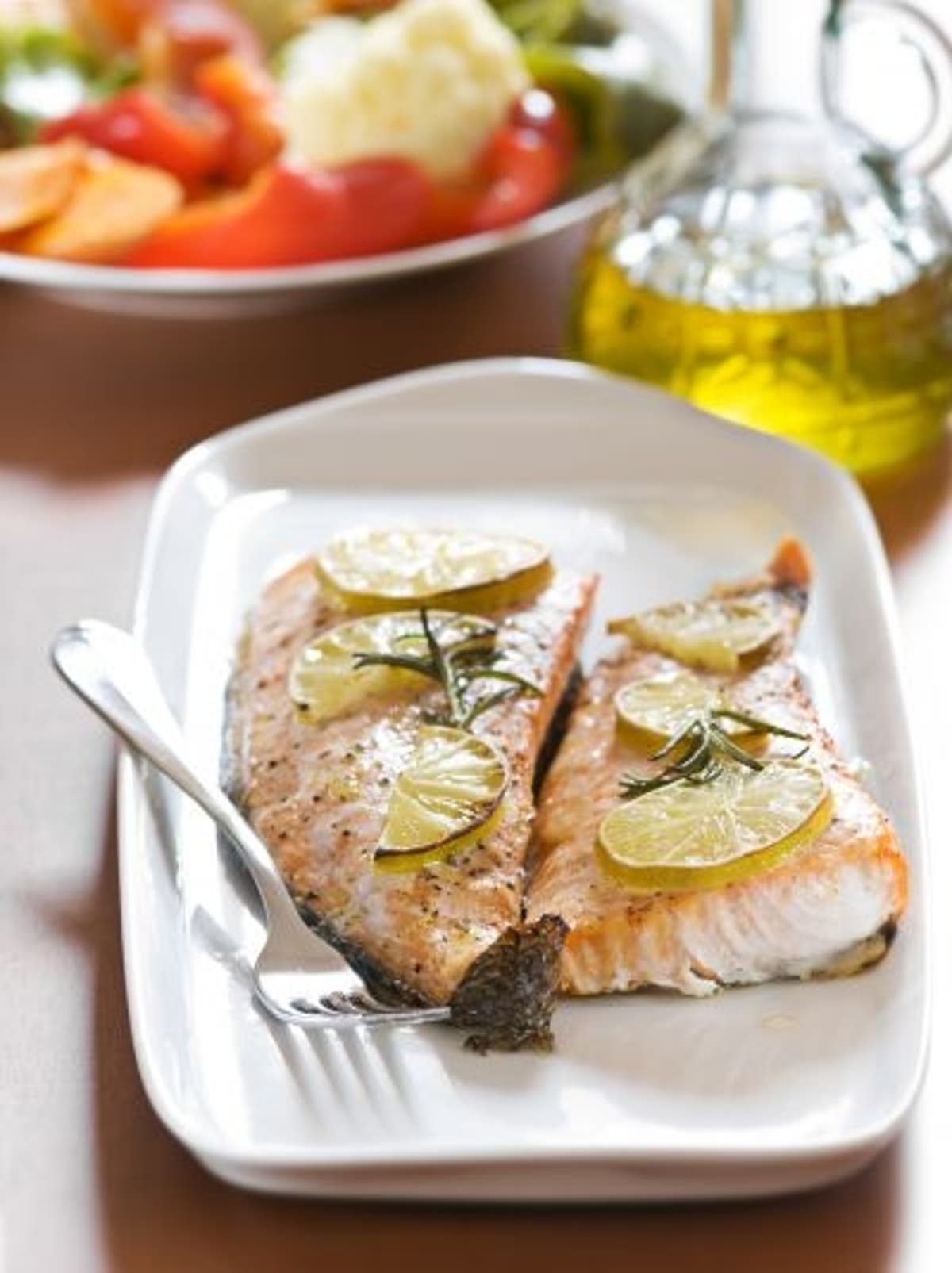 Broiled or baked fish helps protect your heart, study says | The ...