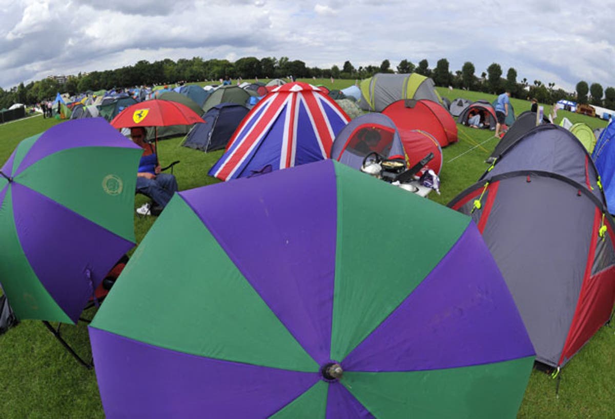 Picture of the Day: Brolly good show at Wimbledon | The Independent | The Independent