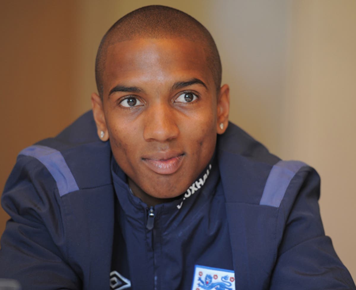 Young completes Manchester United move | The Independent | The Independent