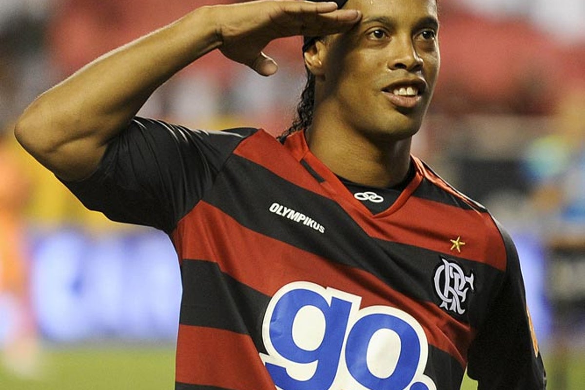 Ronaldinho 'party-hotline' has former World Player of the Year back on ...