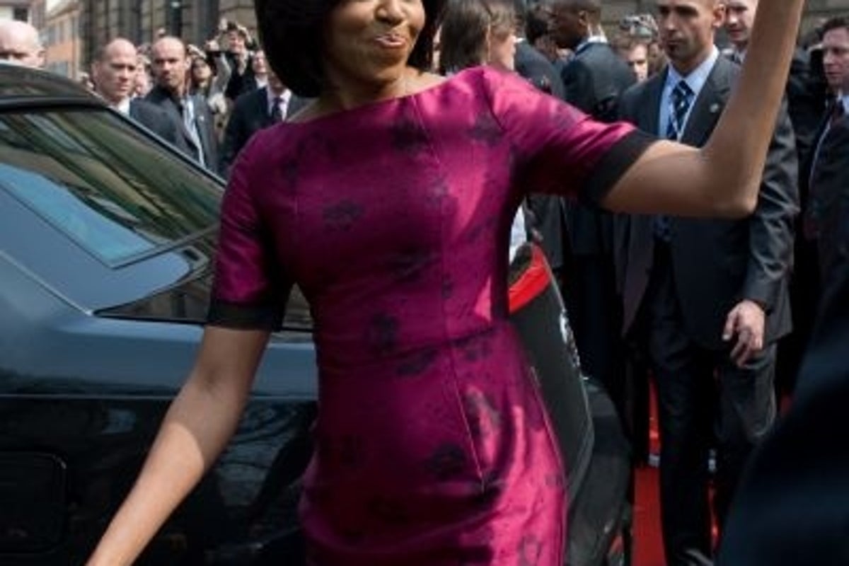 Michelle Obama eats burger, nutritionists approve | The Independent ...