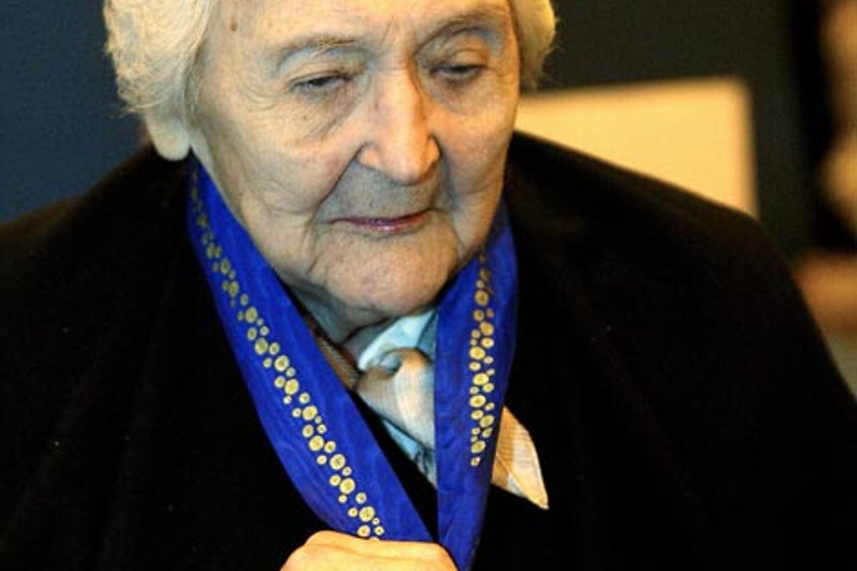 WW2 resistance hero Nancy Wake dies | The Independent | The Independent