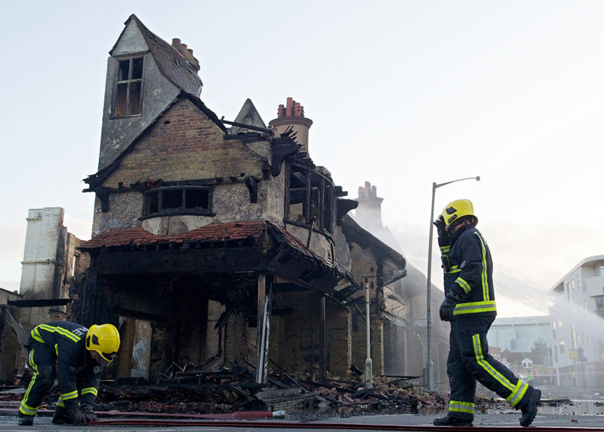 Man admits starting House of Reeves Croydon riot blaze | The ...