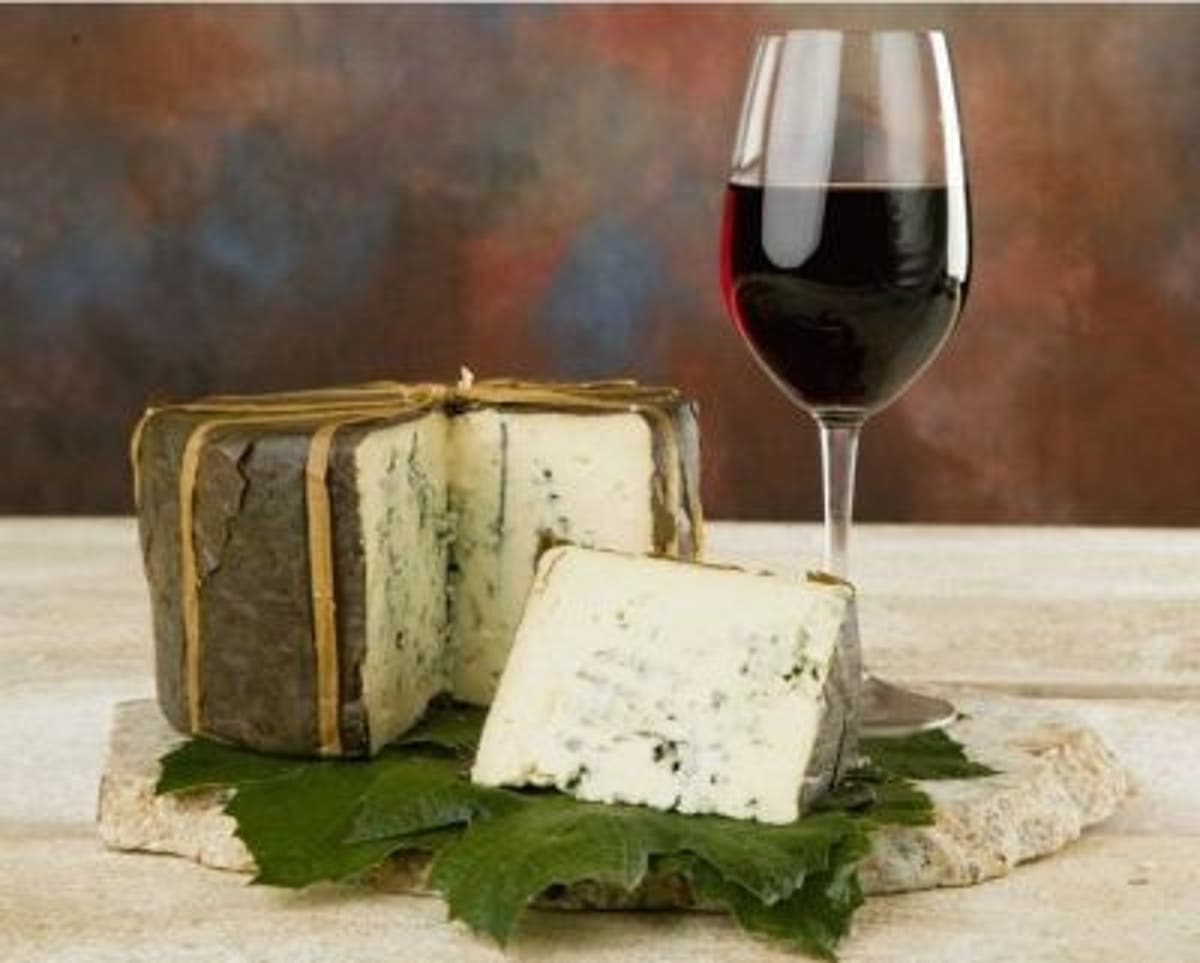 Blue cheese with hints of hazelnuts and wild berries wins cheese award ...