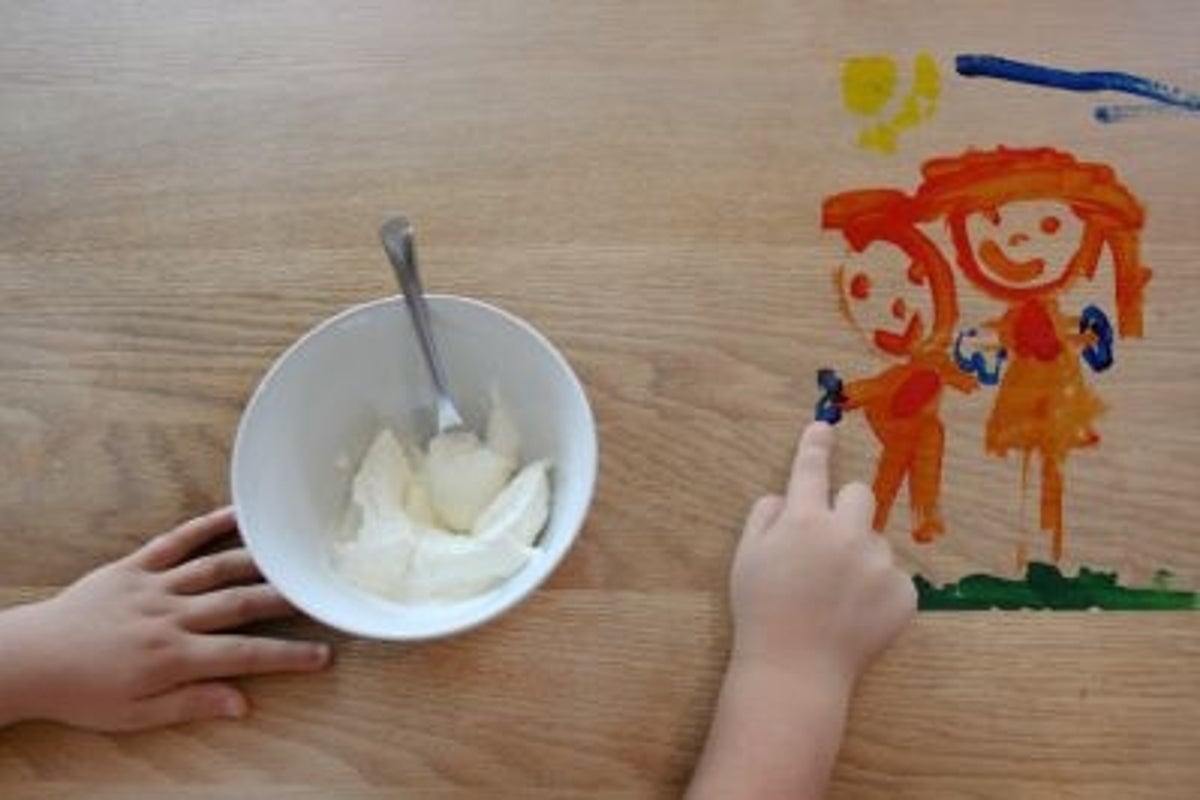 Digital dinner table allows diners to send doodles to absent family ...