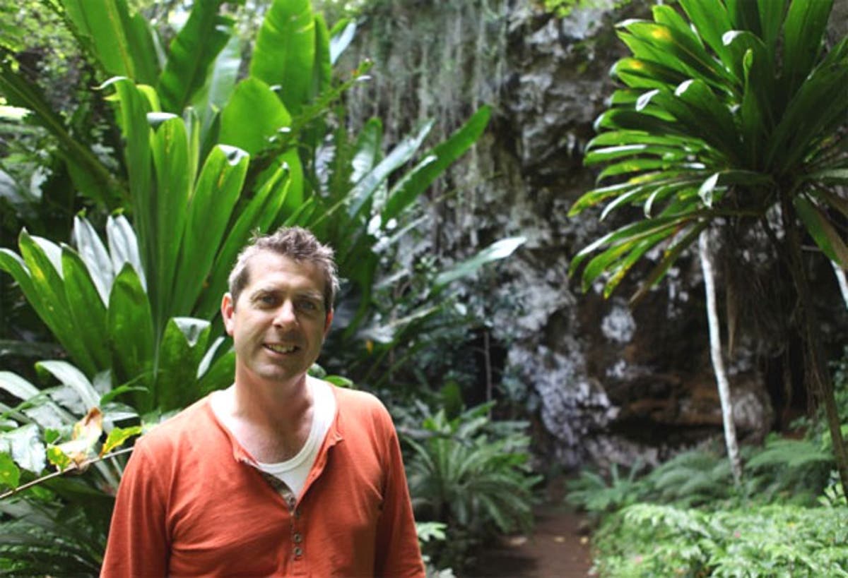 One man, a glass box, and the plants that will keep him alive | The ...