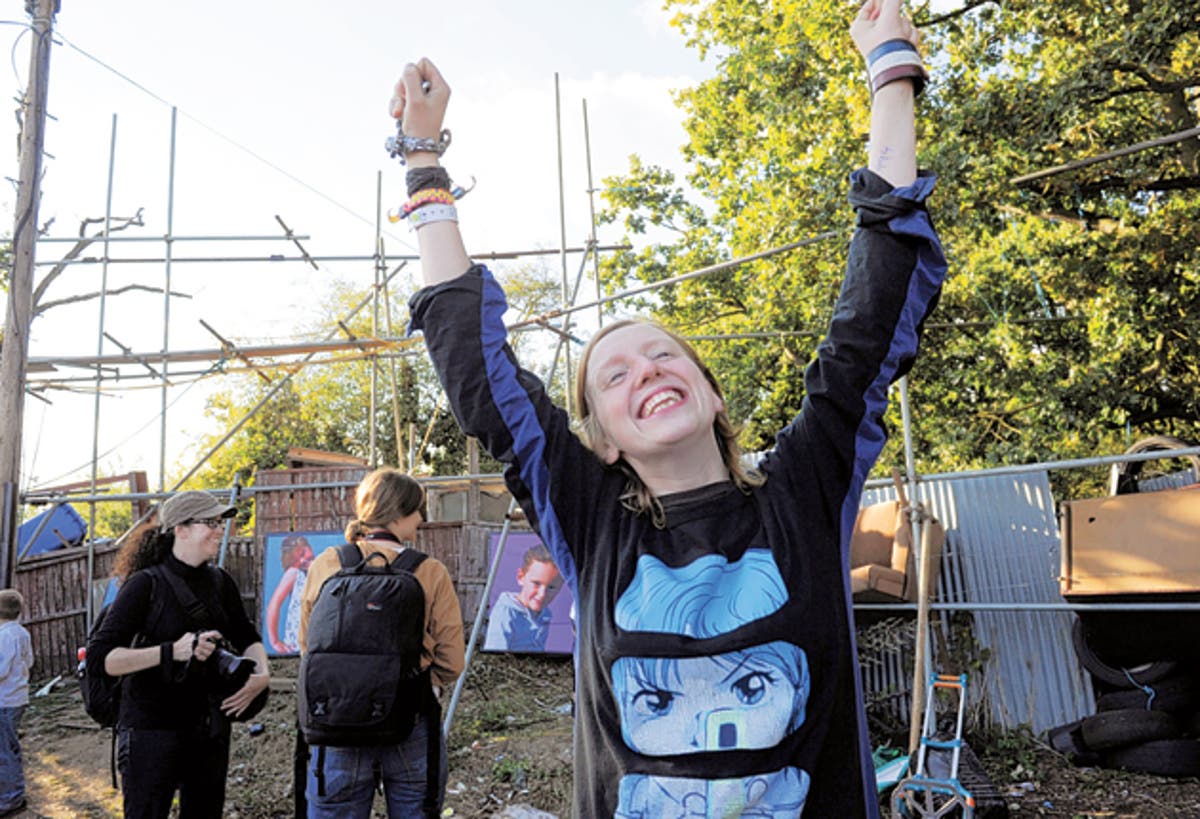 Dale Farm activists celebrate eleventh-hour reprieve as eviction ...