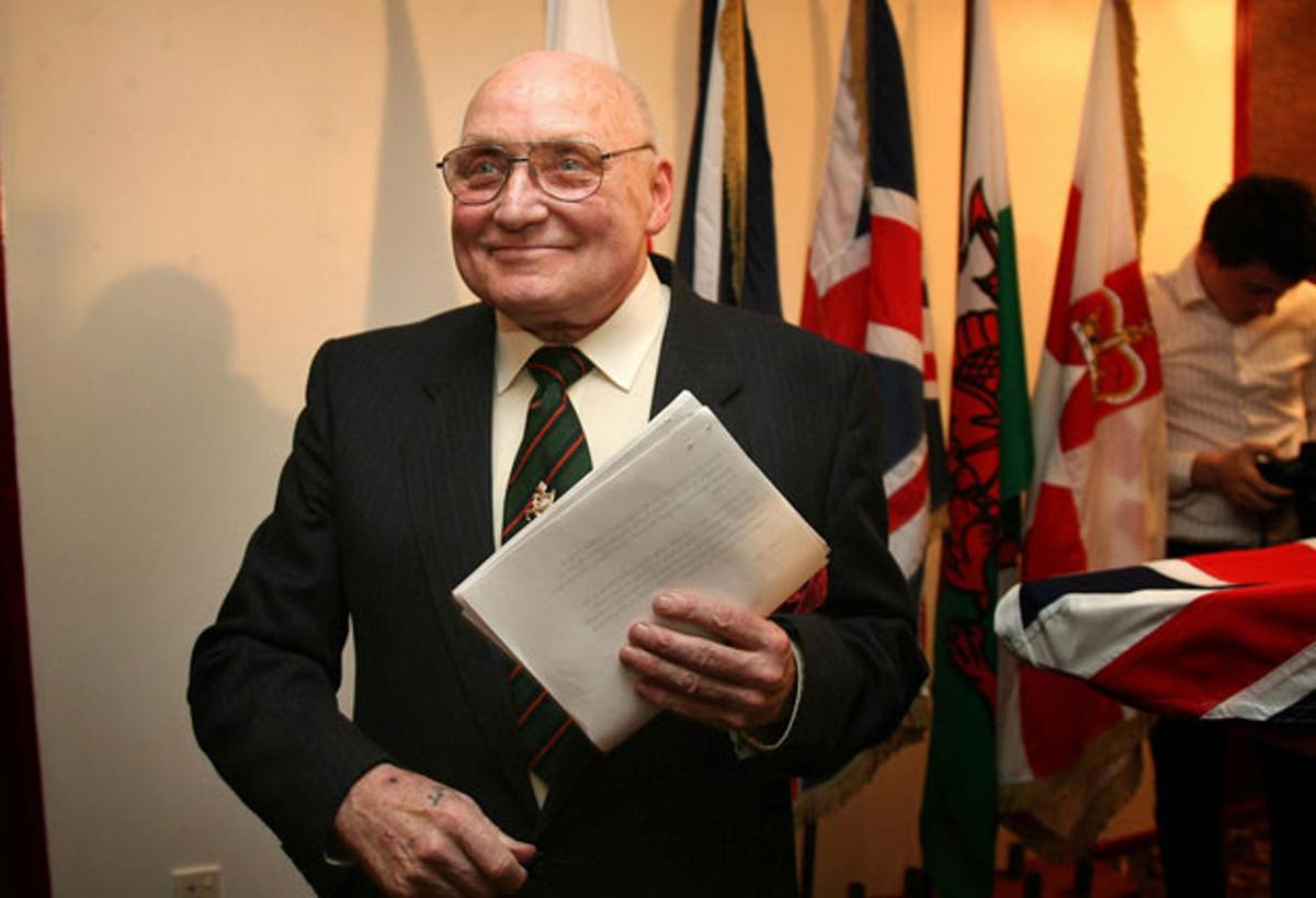 Loyalist paramilitary who became a force for peace dies aged 78 | The ...