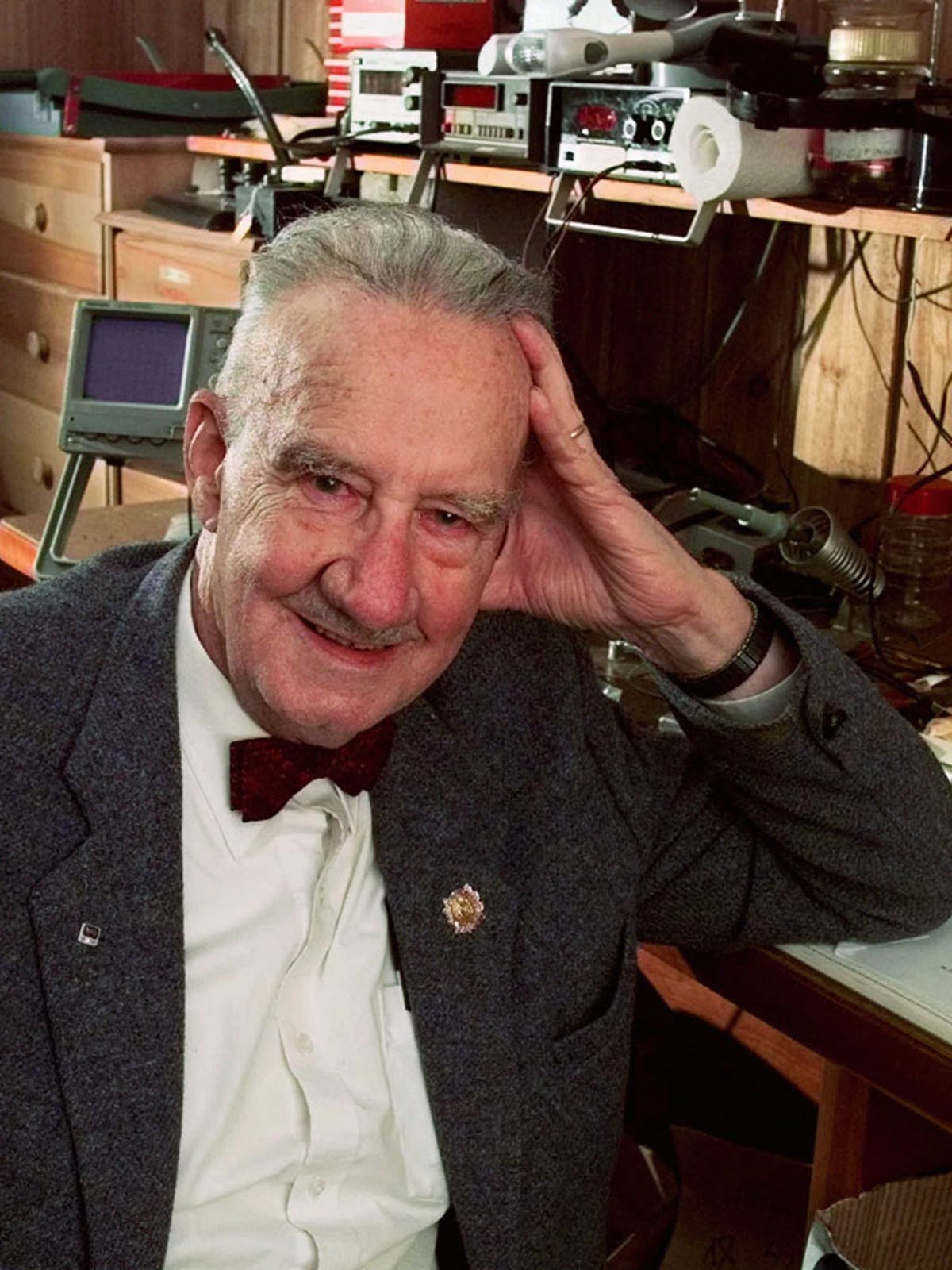 Pacemaker inventor dies at 92 | The Independent | The Independent