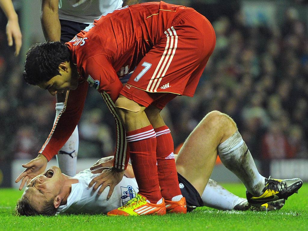 Rooney raises tension with tweet on Suarez | The Independent