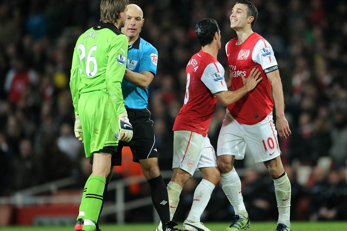 Jonas Gutierrez angry with Robin van Persie over Tim Krul spat | The ...