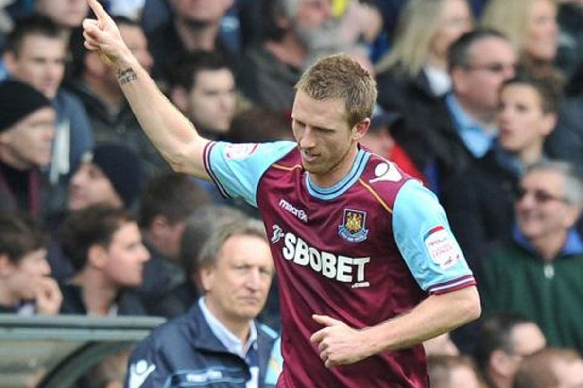 Collins' last-minute strike denies Leeds victory | The Independent ...