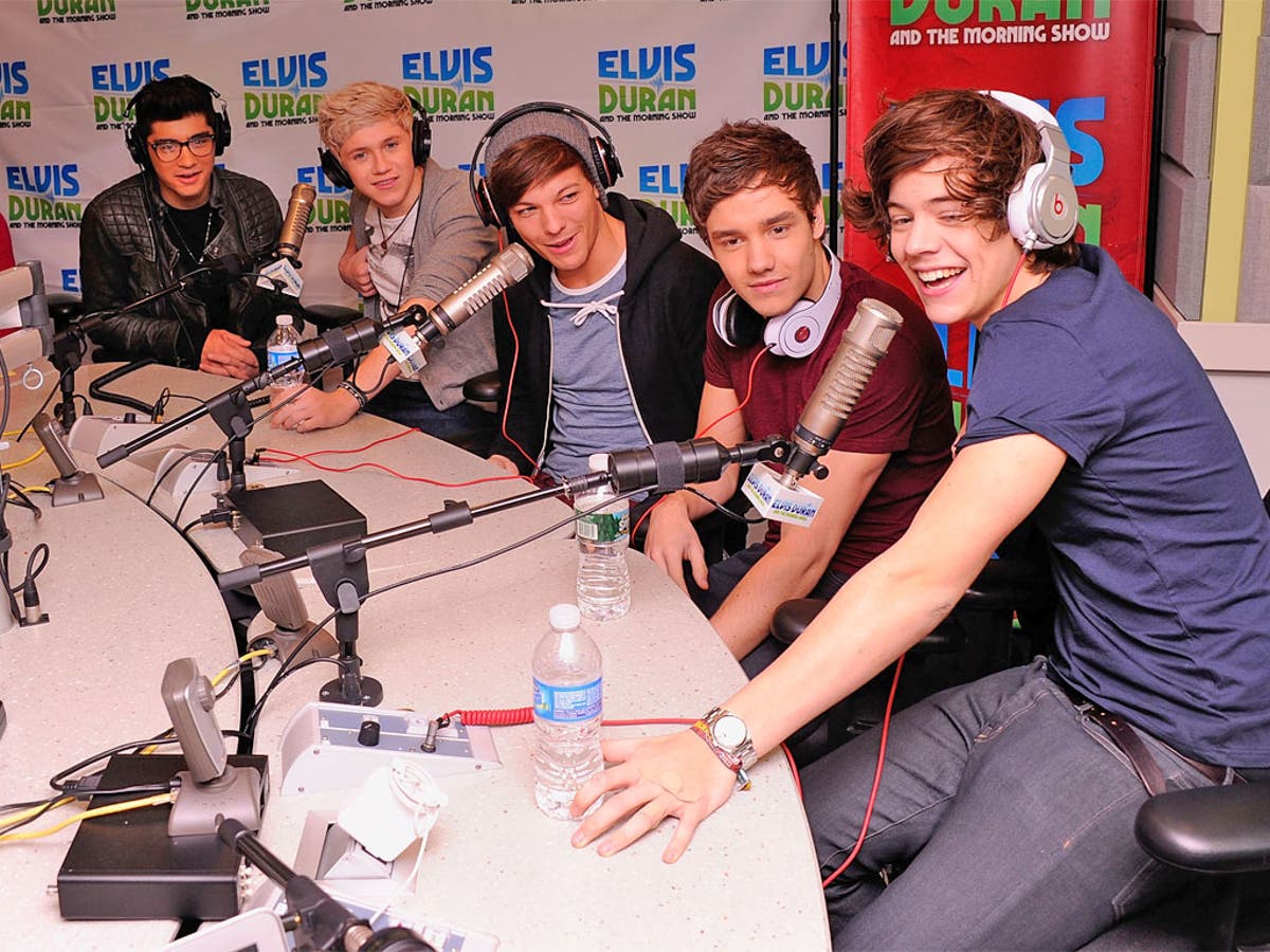 A first for a debut: UK band One Direction tops US charts | The ...