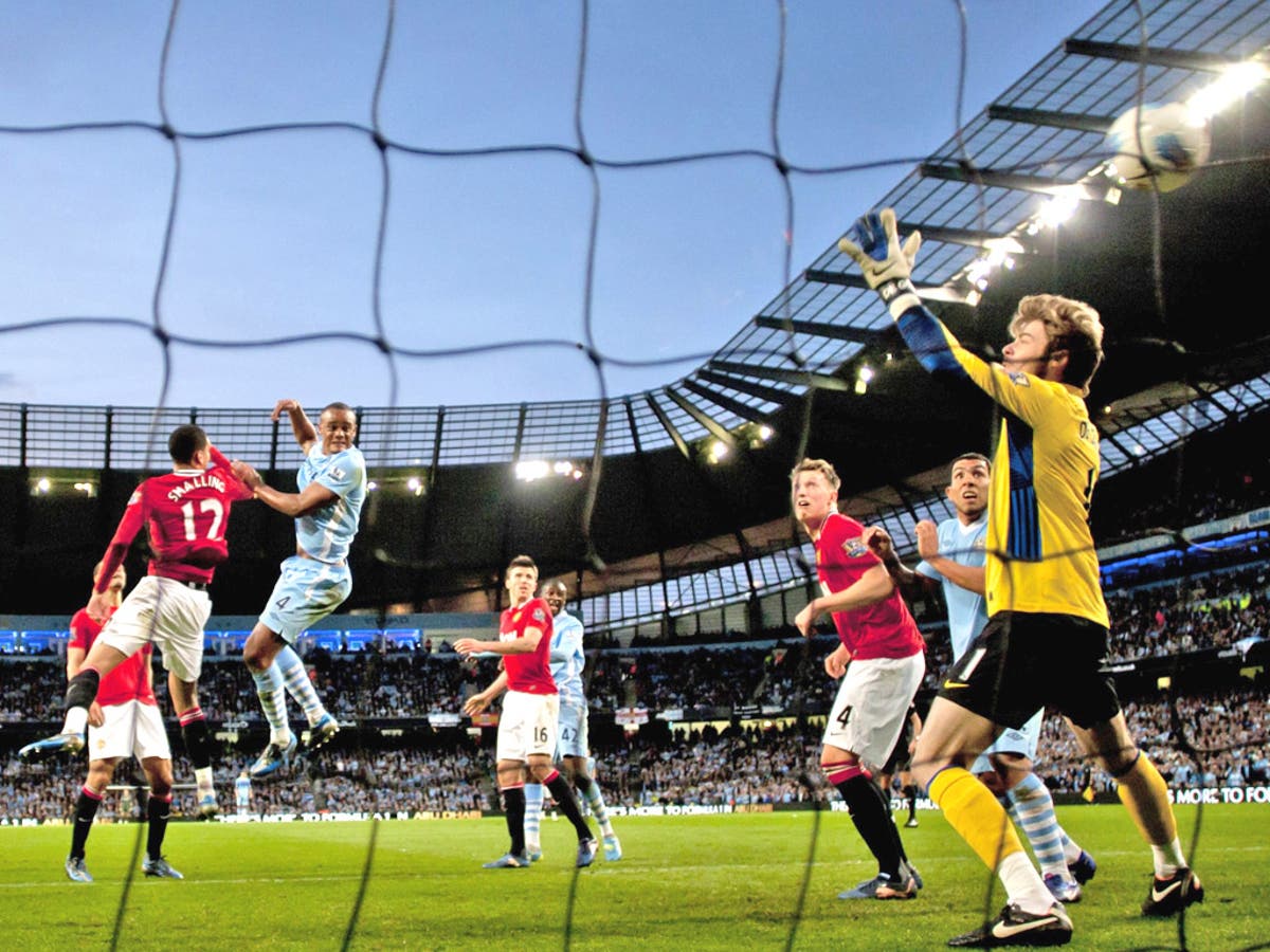 Manchester City beat title rivals Manchester United to go top of the ...