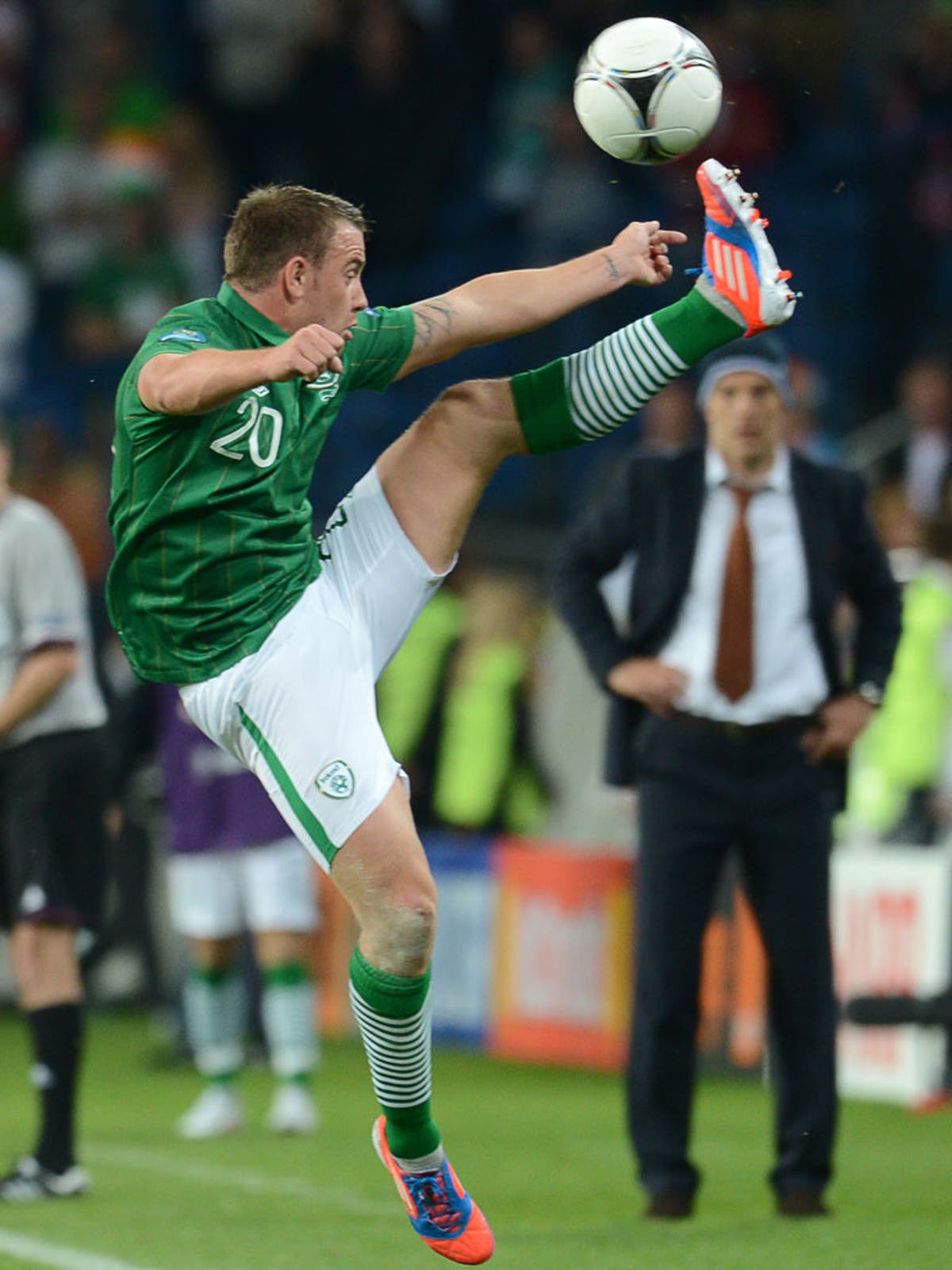 Republic of Ireland striker Simon Cox issues warning to Spain | The ...
