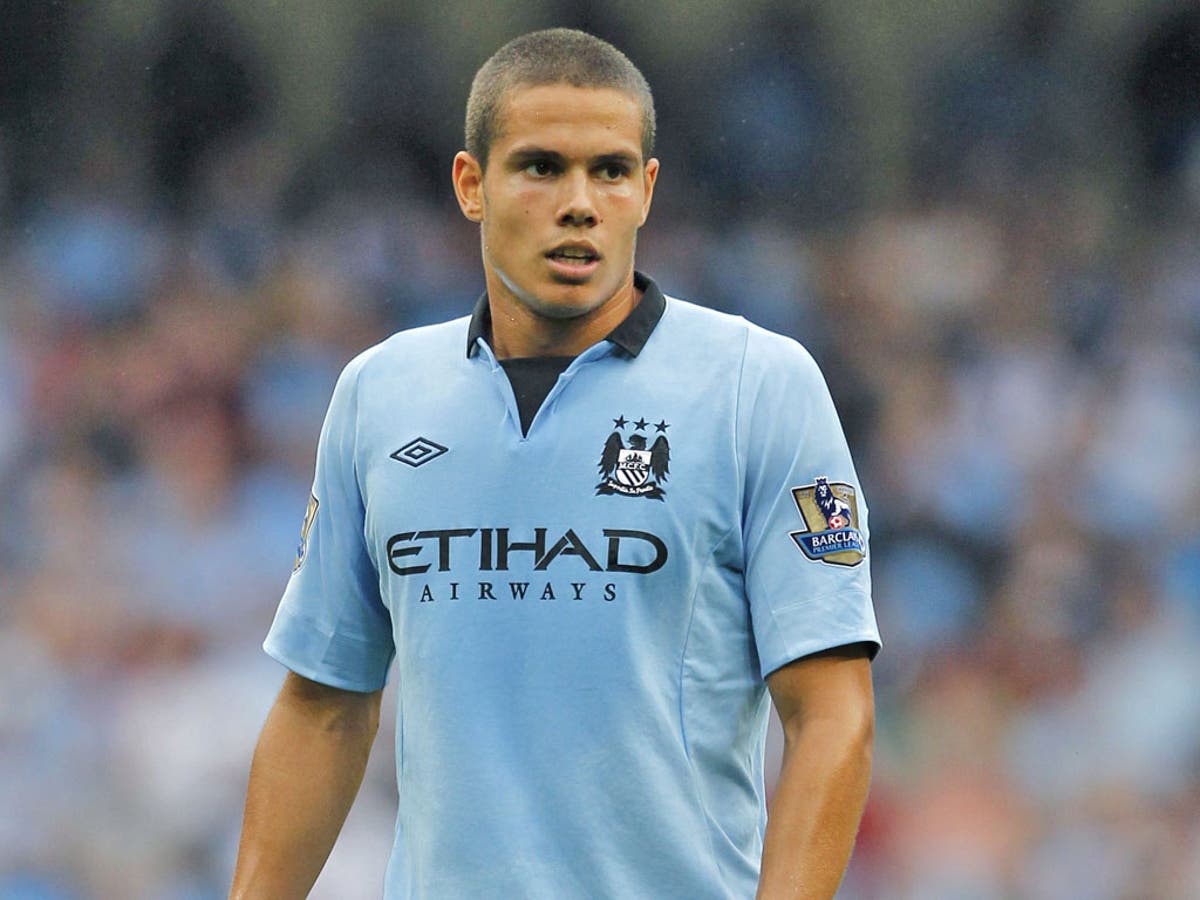 Manchester City midfielder Jack Rodwell hopes Manchester United 'slip ...