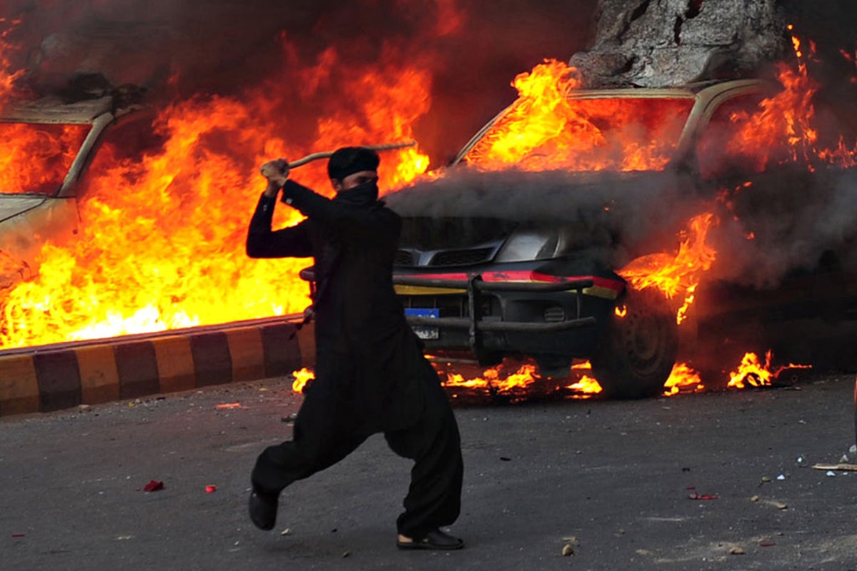 Gangsters and 'mafia' groups add to political and ethnic violence in ...