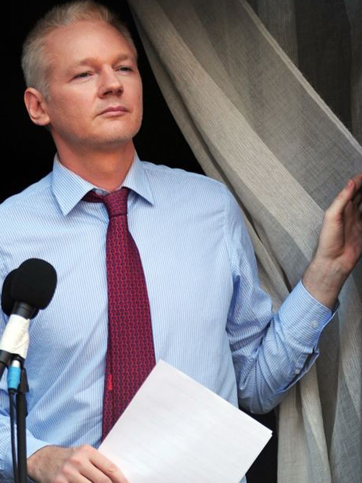 Be more professional! GCHQ staff rapped as WikiLeaks founder Julian ...