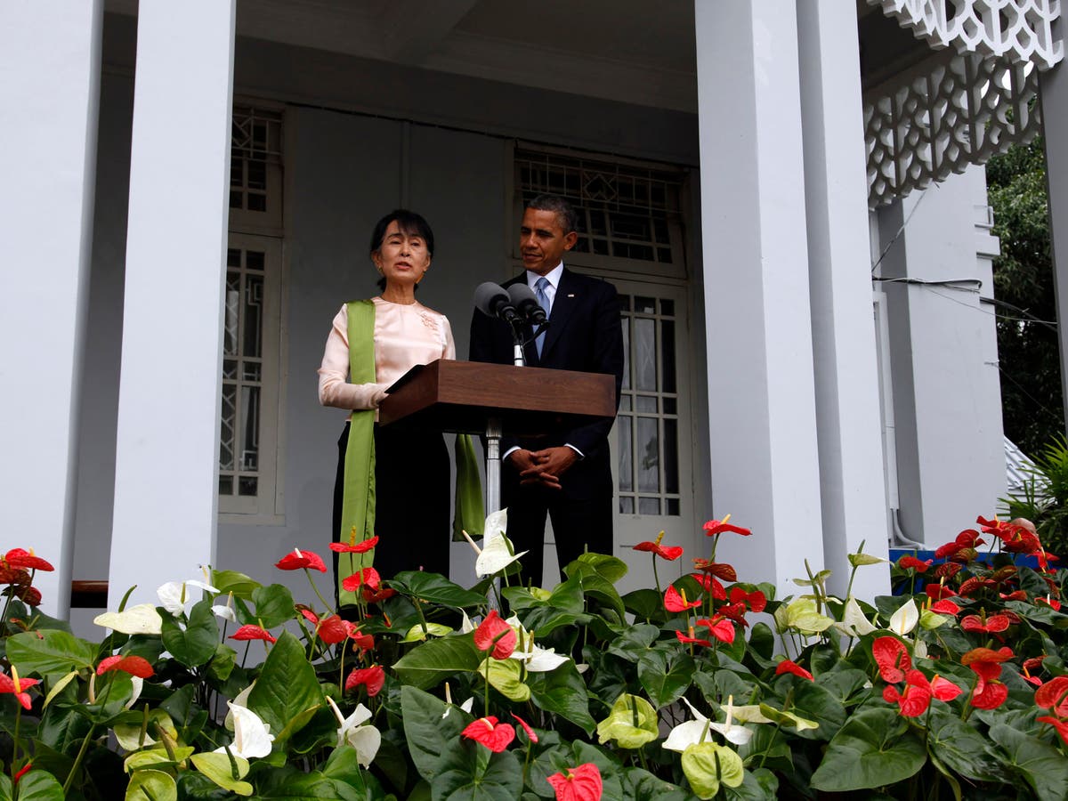 Barack Obama becomes first US president to visit Burma, meeting Aung ...