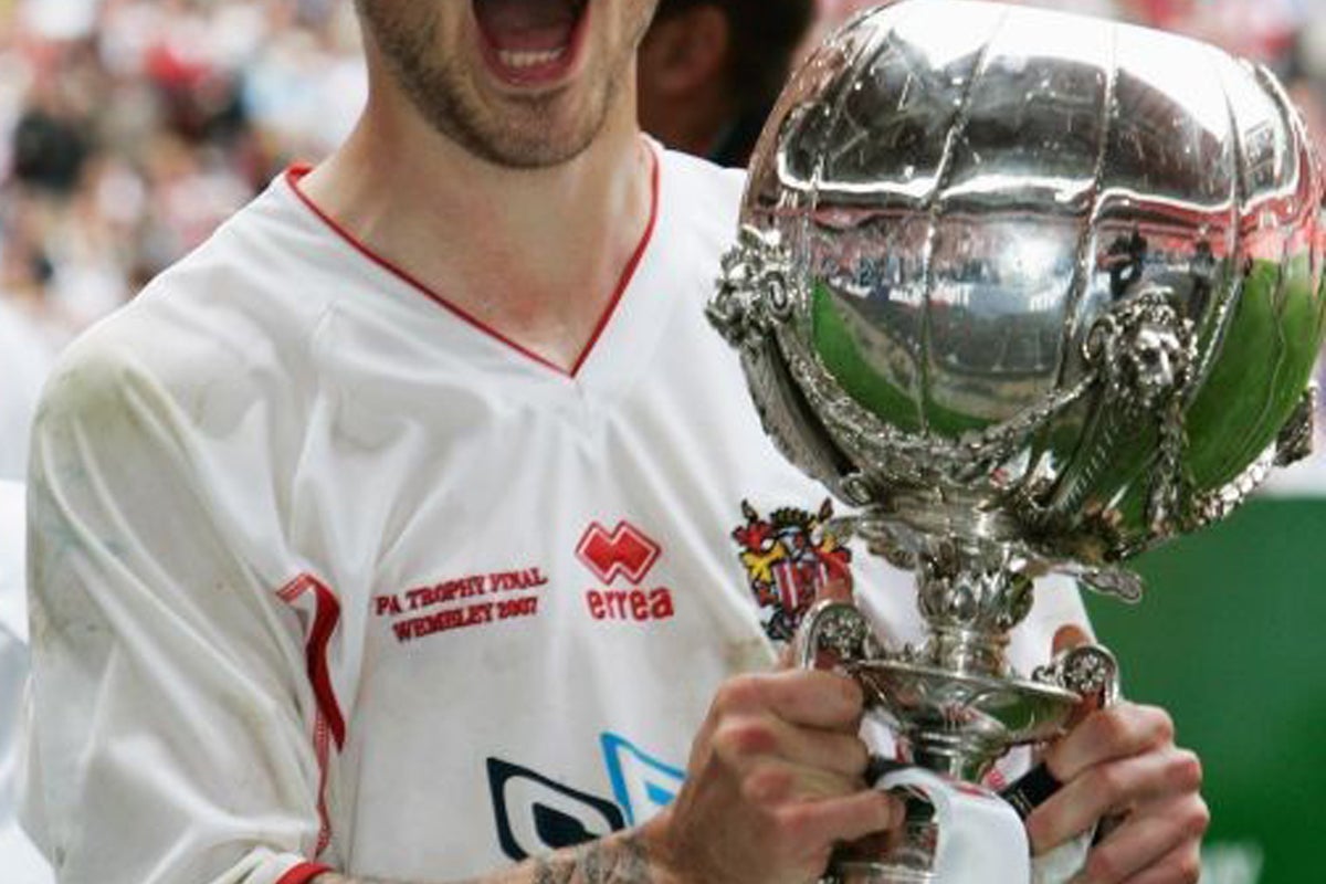 Player who scored in first final at new Wembley Mitchell Cole dies ...