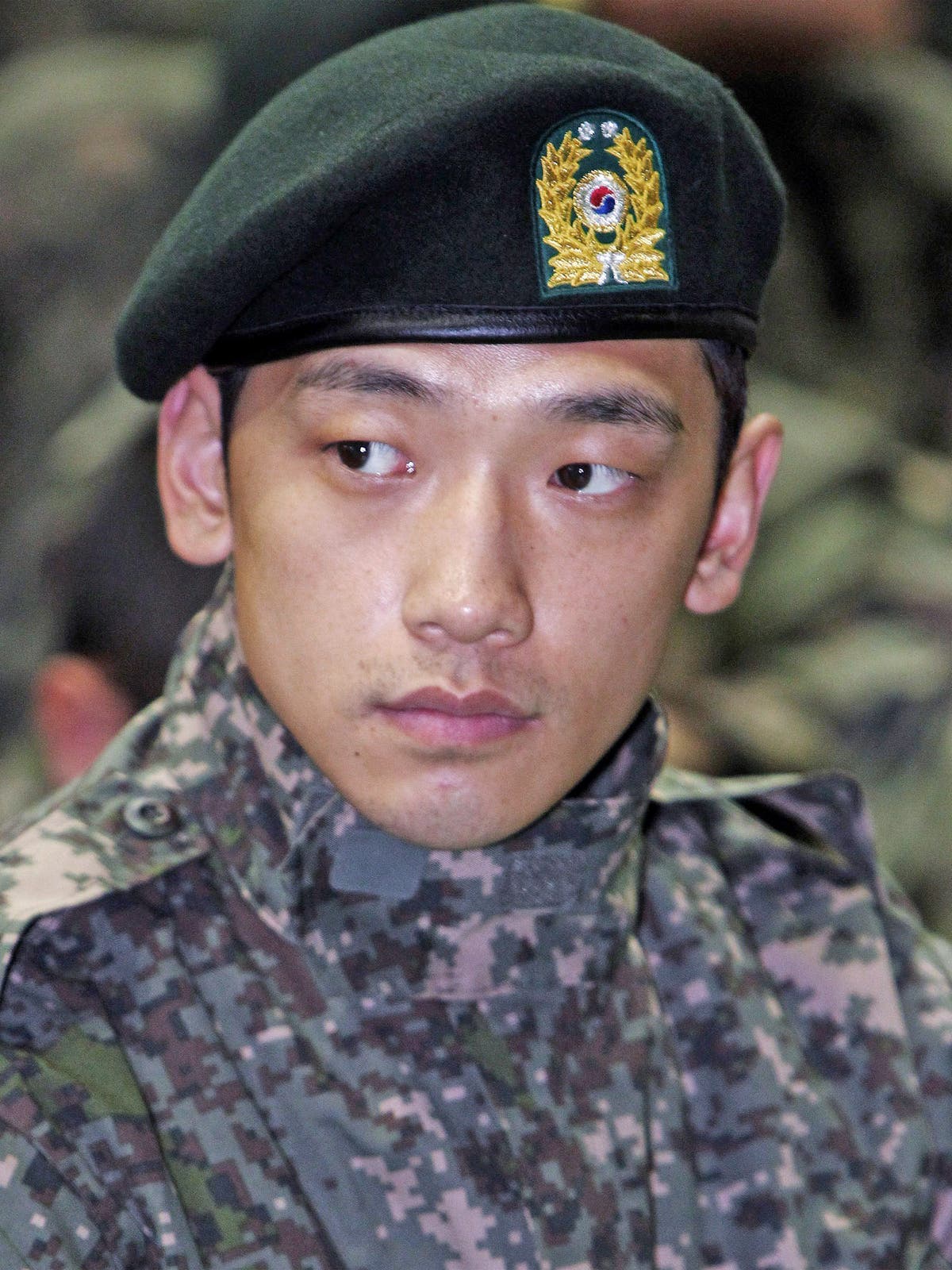 you-re-in-the-army-now-korean-pop-star-rain-under-fire-after-paparazzi