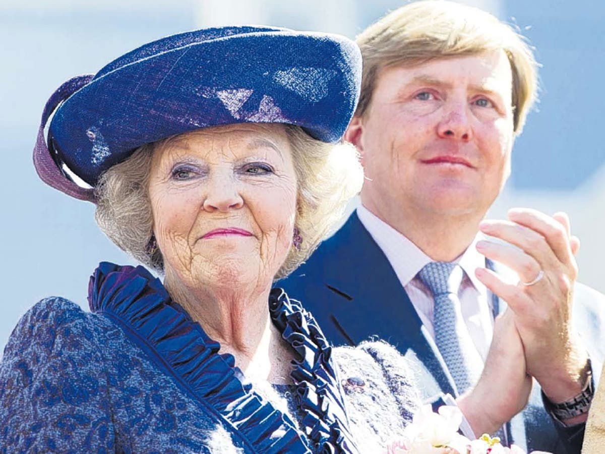 Beatrix abdicates to let the 'new generation' rule in the Netherlands ...