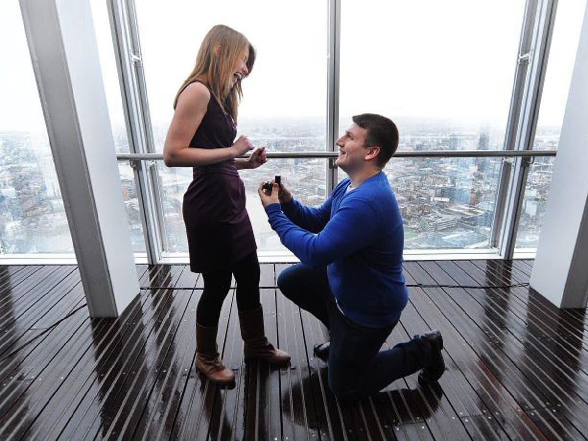 Love at 800 feet: Man proposes to girlfriend on Shard's observation ...