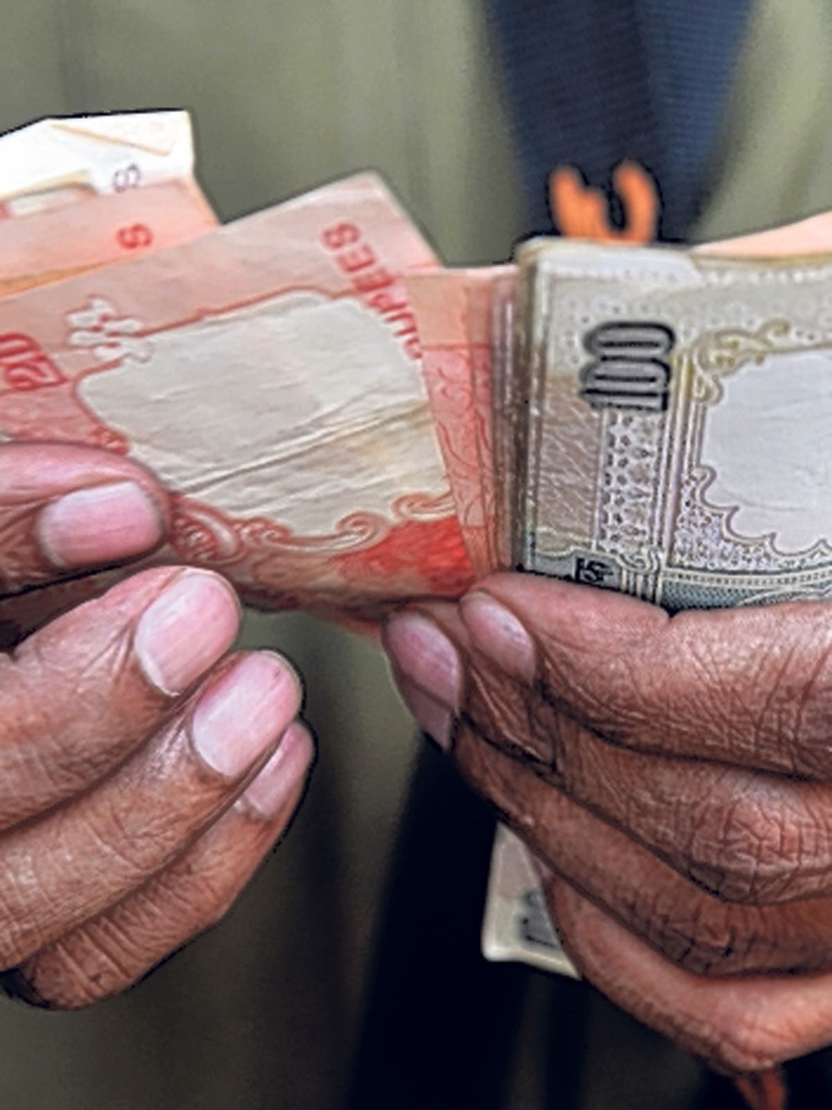 Q&A: I'm going to India and need rupees. What's the best way of buying ...